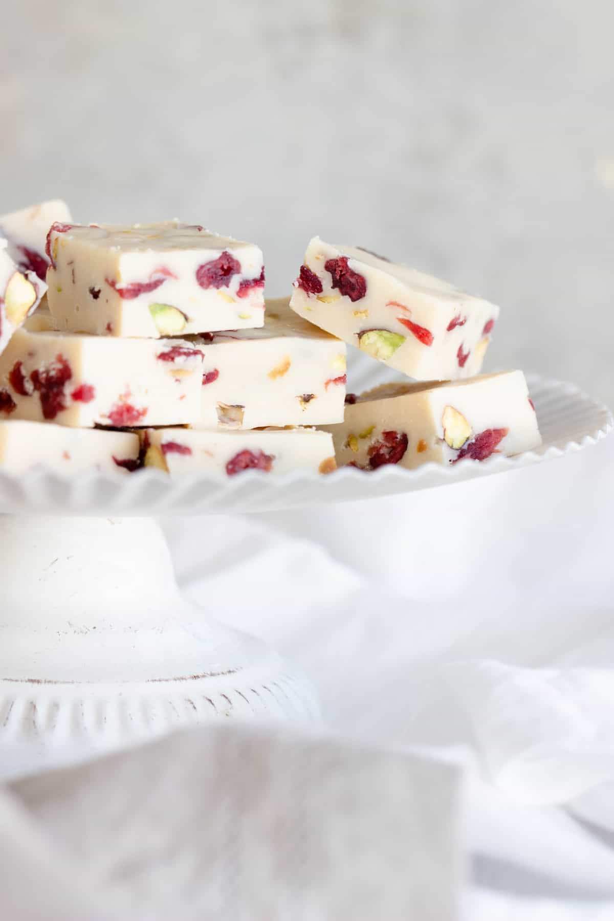 Easy white chocolate fudge (2 ingredients!) - Vintage Kitchen