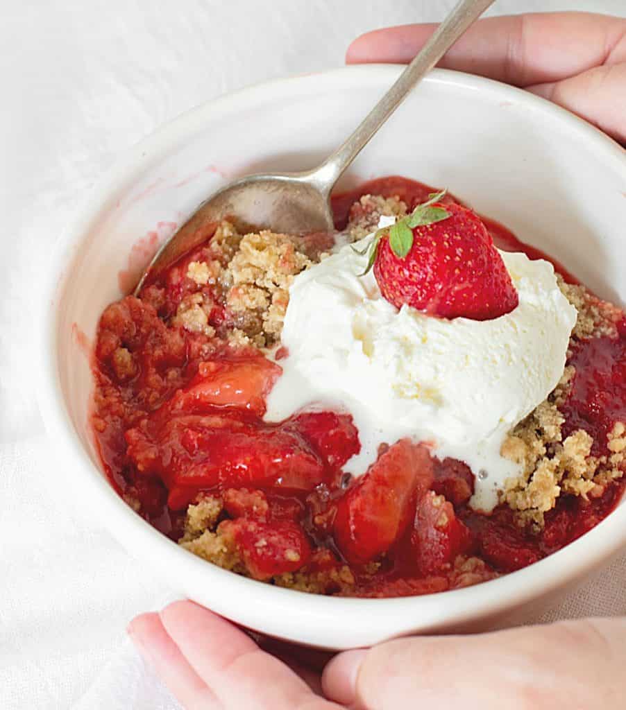 Brown Sugar Strawberry Crisp - 6 ingredients! | Vintage Kitchen