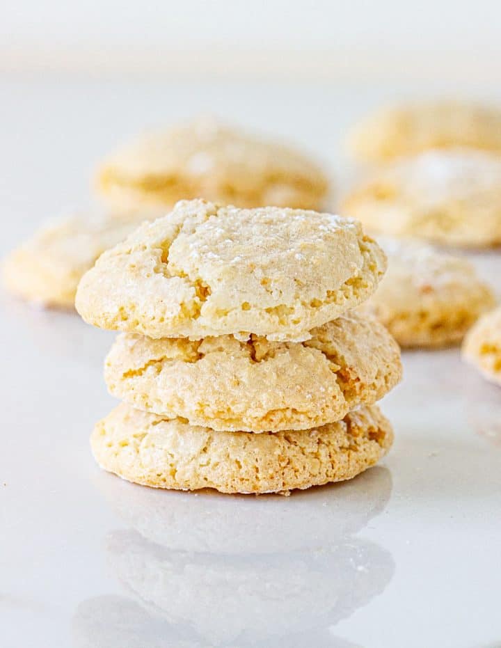 Italian Amaretti Cookies (4 ingredients) - Vintage Kitchen Notes