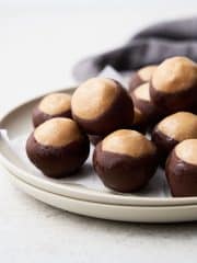 Oreo Truffles (3-ingredient chocolate-covered balls) - Vintage Kitchen ...