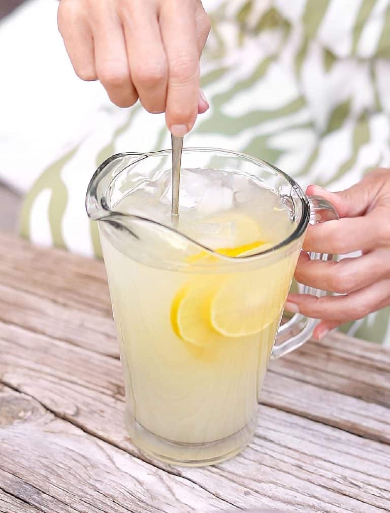 Homemade Lemonade - Vintage Kitchen Notes