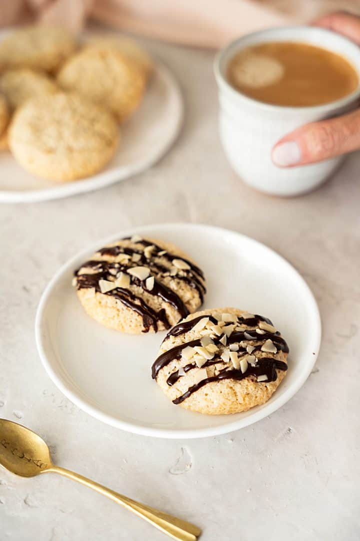 Chewy Almond Macaroons (Italian cookies) - Vintage Kitchen Notes