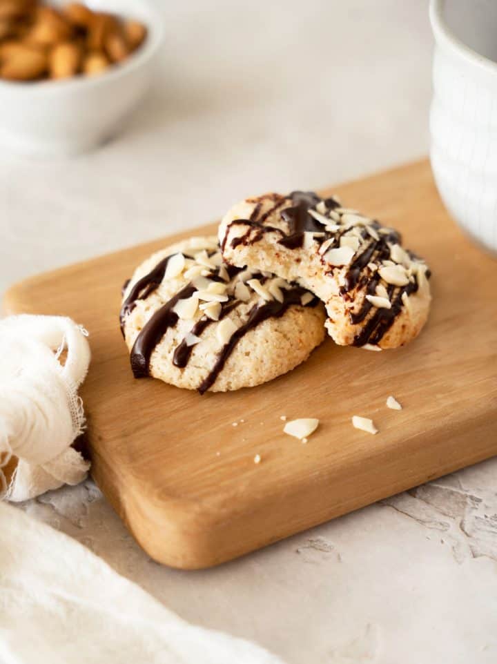 Chewy Almond Macaroons (Italian cookies) - Vintage Kitchen Notes