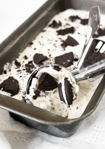 Oreo Ice Cream (no-churn recipe) - Vintage Kitchen Notes
