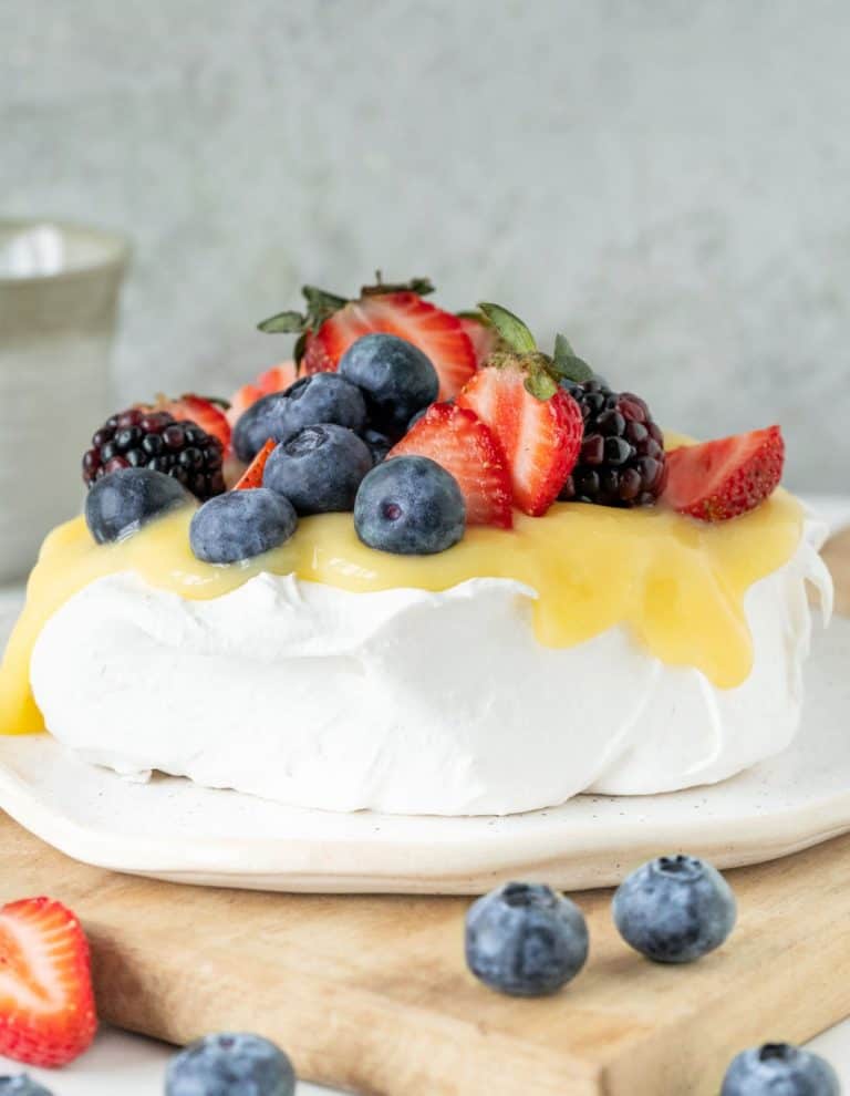 Classic Pavlova (meringue dessert cake) - Vintage Kitchen Notes