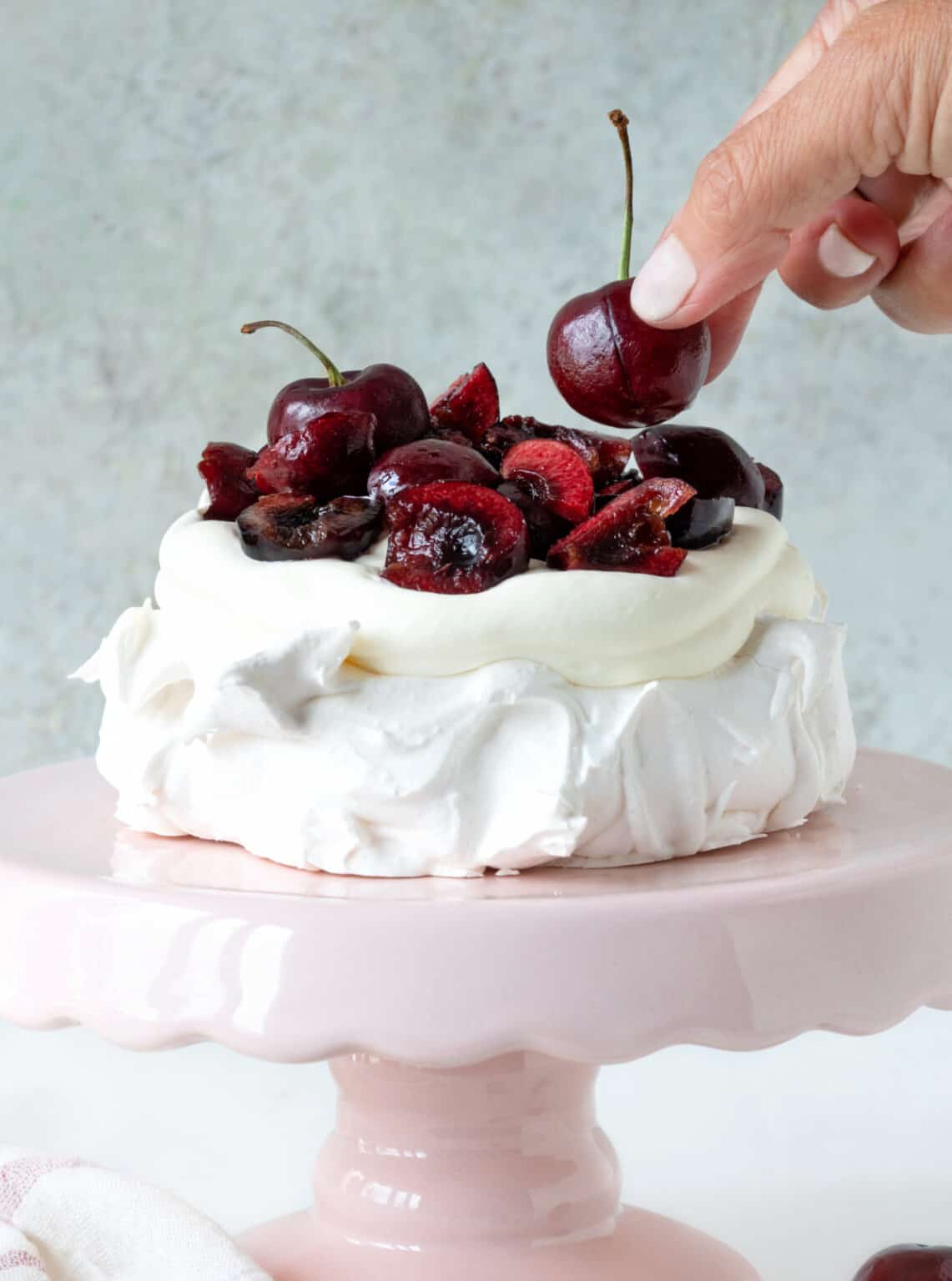 Classic Pavlova (meringue dessert cake) - Vintage Kitchen Notes