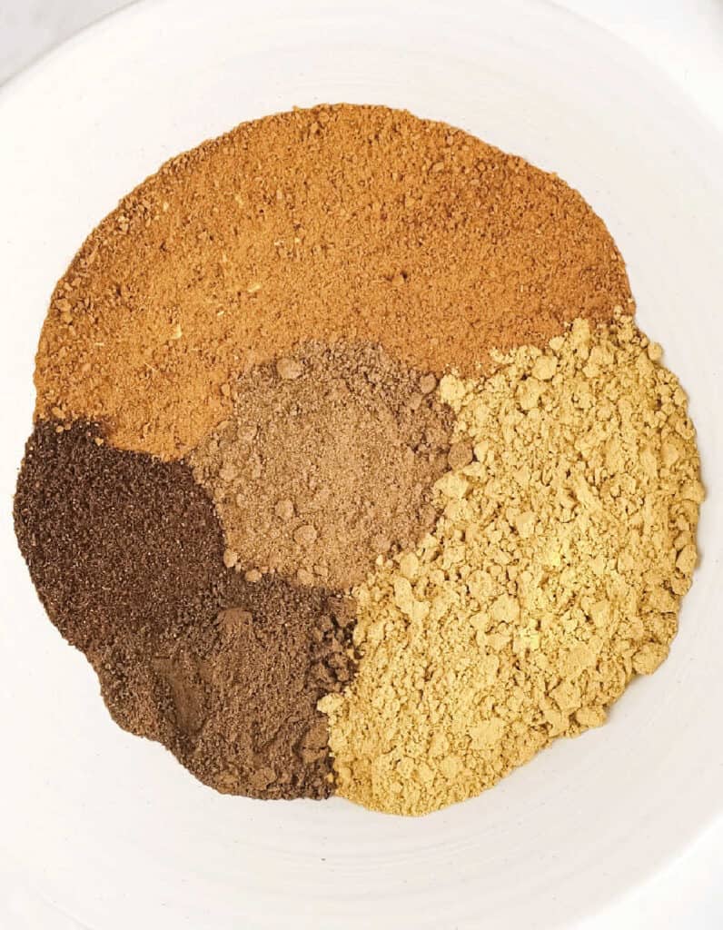 Gingerbread Spice Mix (easy, 5 ingredients) - Vintage Kitchen Notes