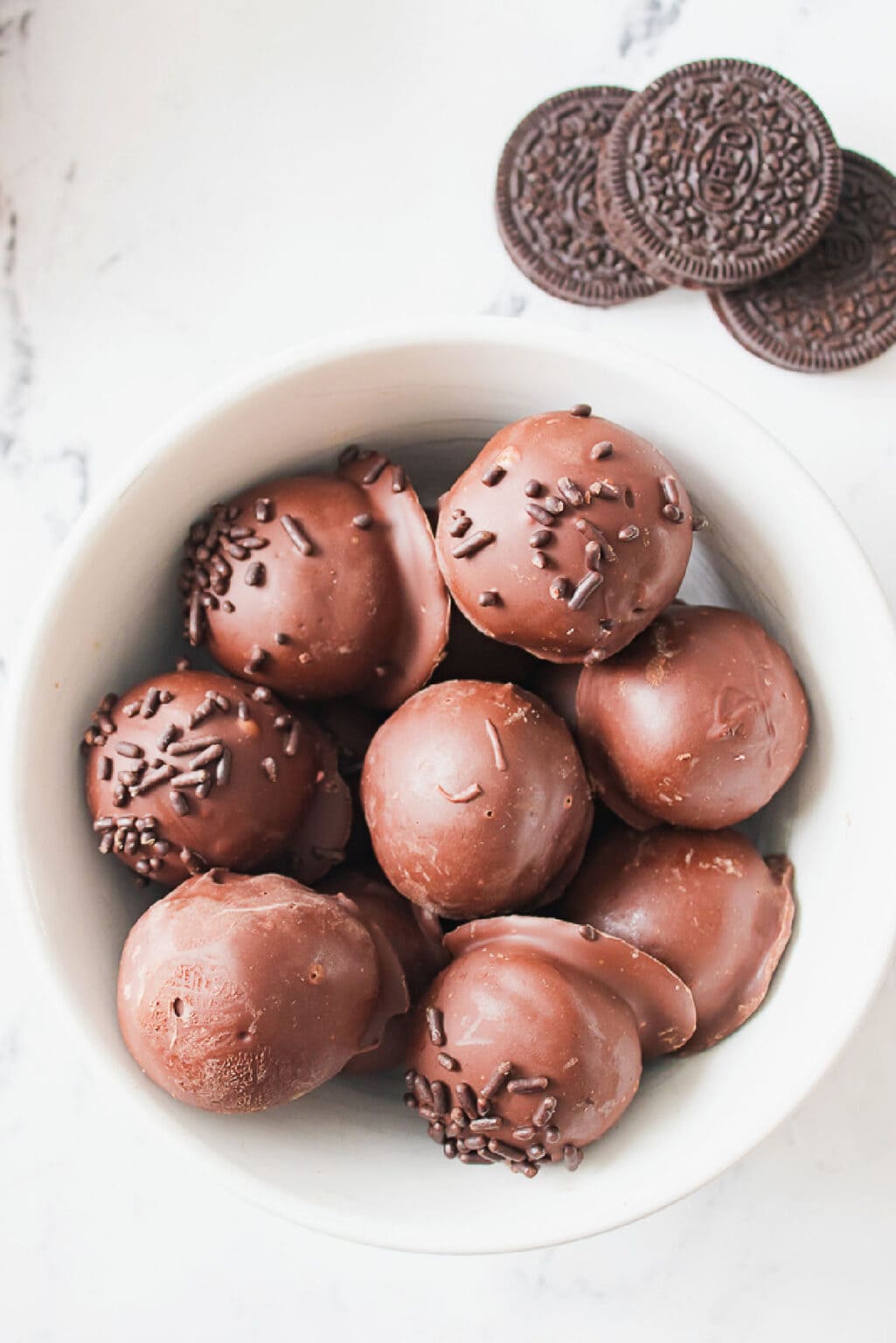 Oreo Truffles (3-ingredient chocolate-covered balls) - Vintage Kitchen ...