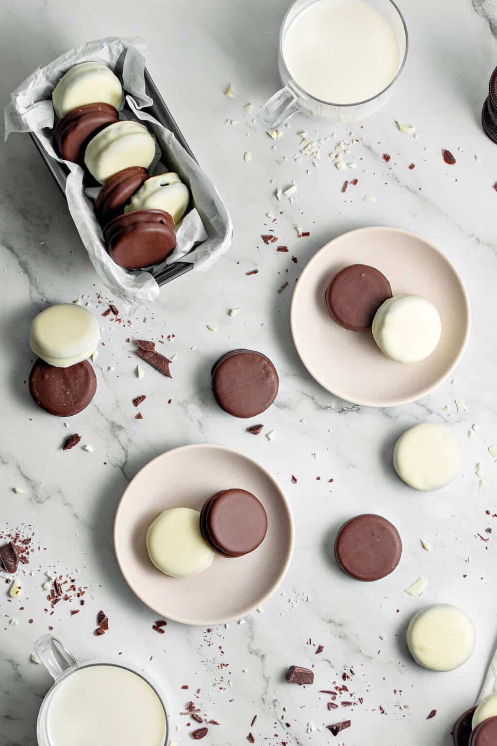 Chocolate Covered Oreos (white and dark) - Vintage Kitchen Notes