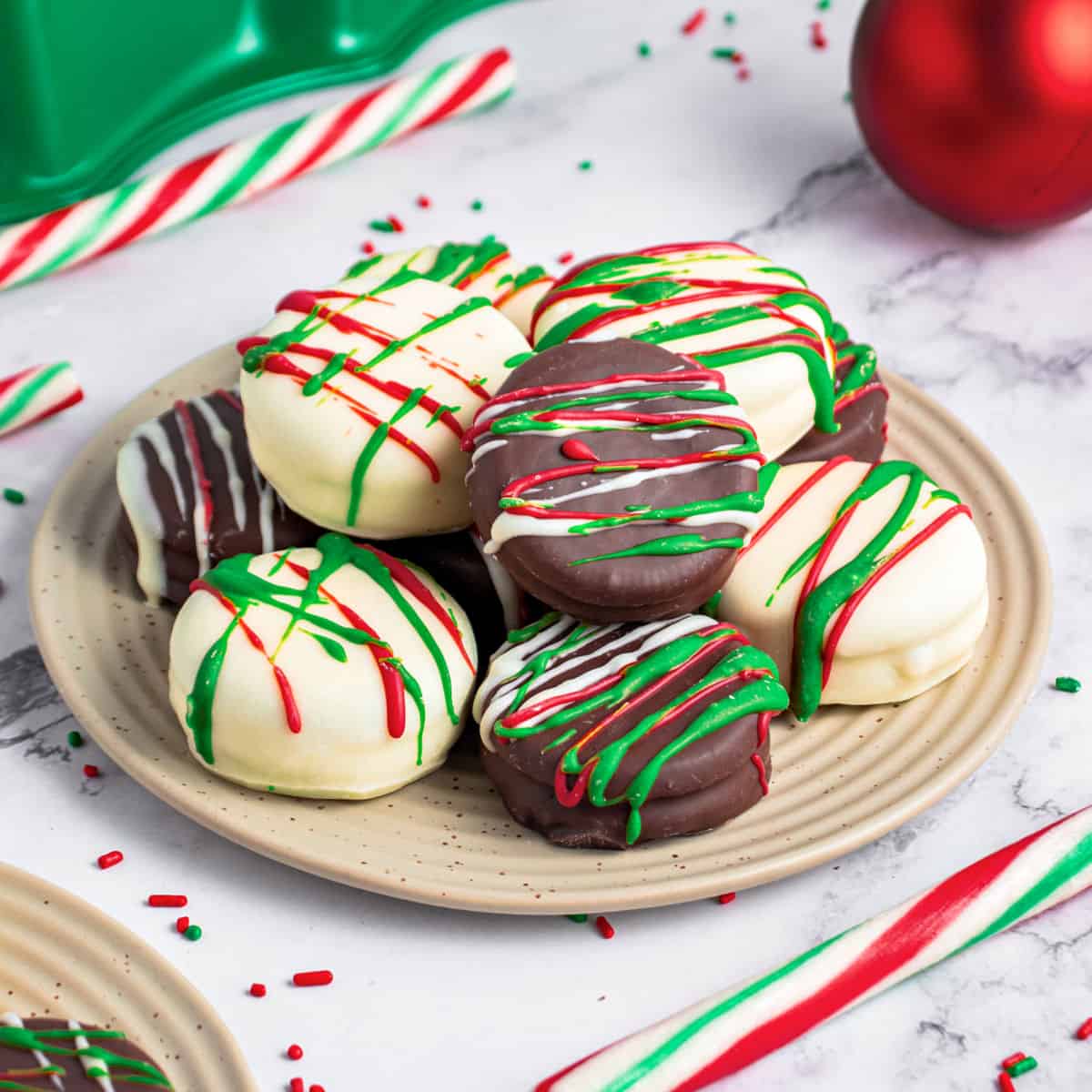 Christmas Chocolate Covered Oreos - Vintage Kitchen Notes