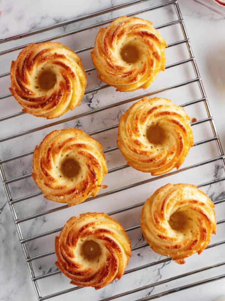 Mini Bundt Cakes (assorted toppings) - Vintage Kitchen Notes