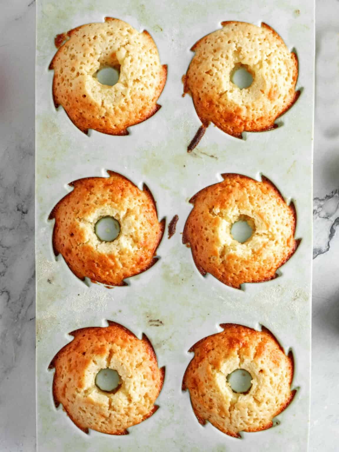 Mini Bundt Cakes (assorted toppings) - Vintage Kitchen Notes