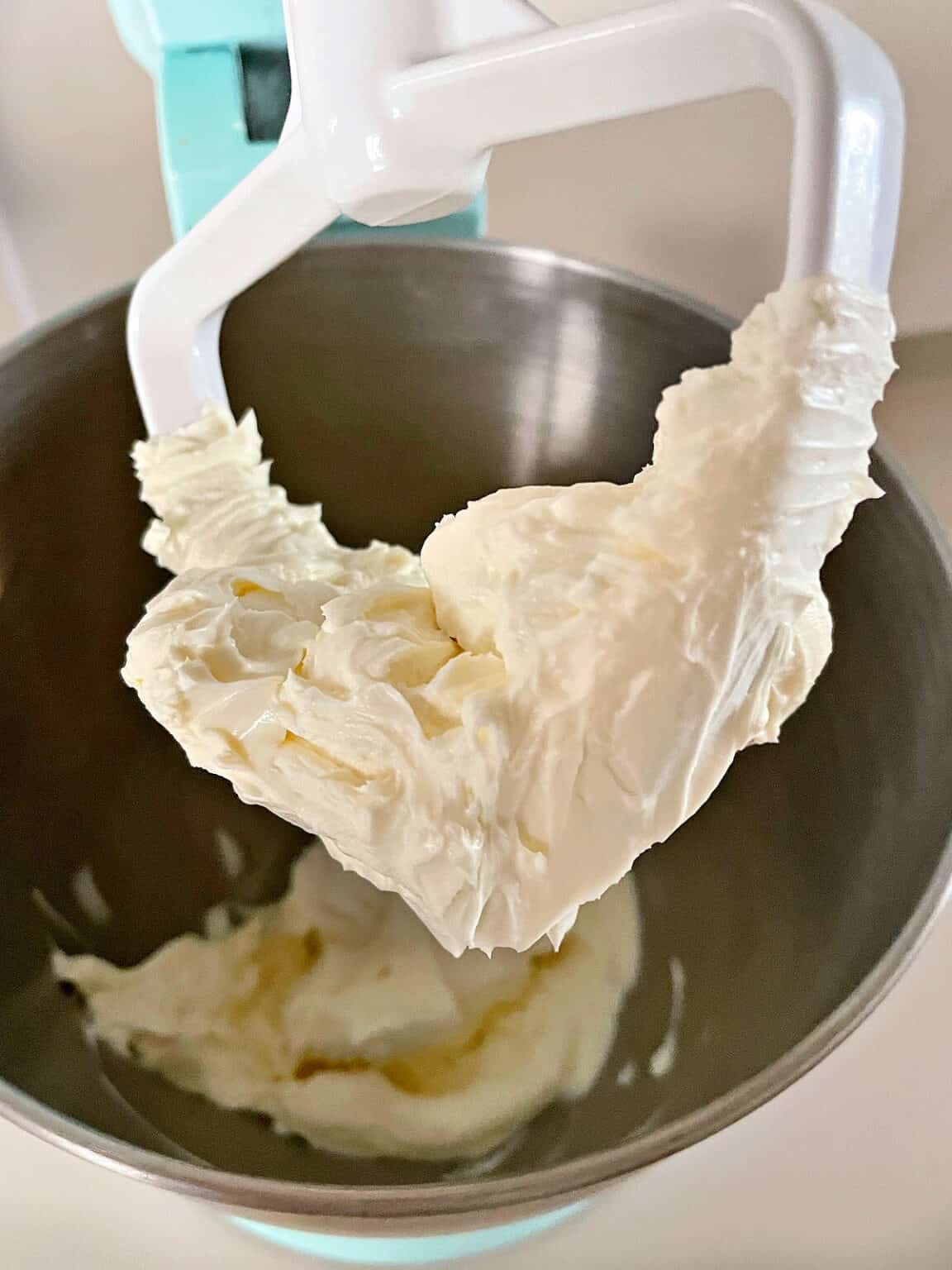 Cinnamon Cream Cheese Frosting (5 ingredients) - Vintage Kitchen Notes